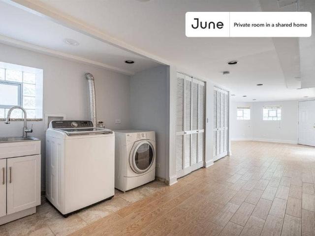 4 BR in Chicago
