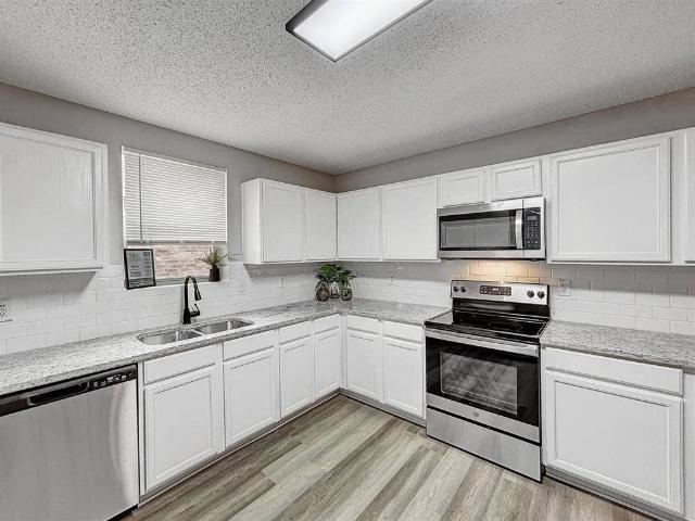 4 BR in Lancaster
