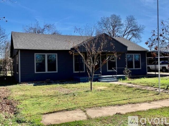 4 BR, 1.5 BA Apartment 106 Miami St, Coleman, TX 76834