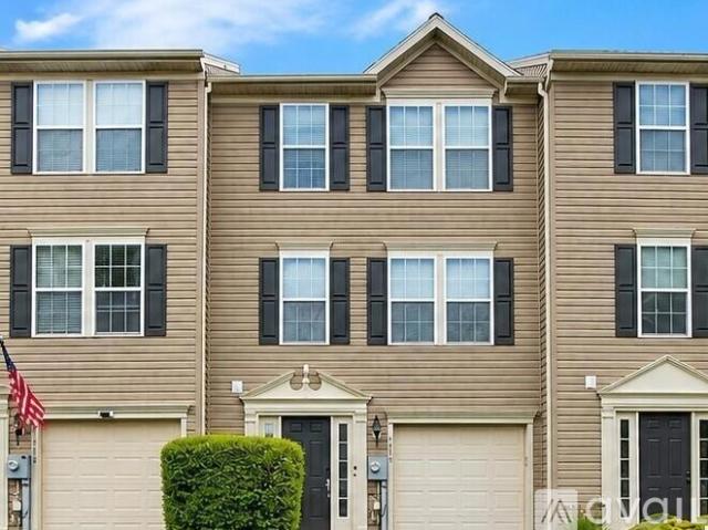 4 BR, 1.5 BA Apartment 1079 Sparrow Way, Unit Sparrow Way, Breinigsville, PA 18031