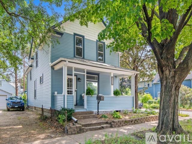 4 BR, 1.5 BA Apartment 1002 Oxford St N, Saint Paul, MN 55103