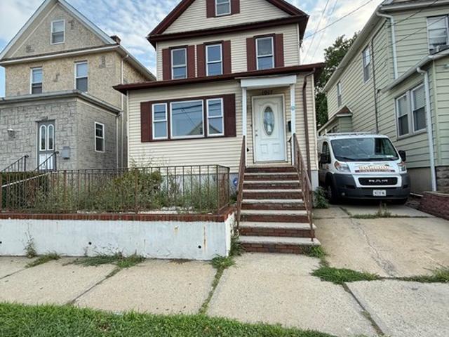 4 BR, 1.5 BA Apartment 1017 North Avenue, Elizabeth, NJ 07201