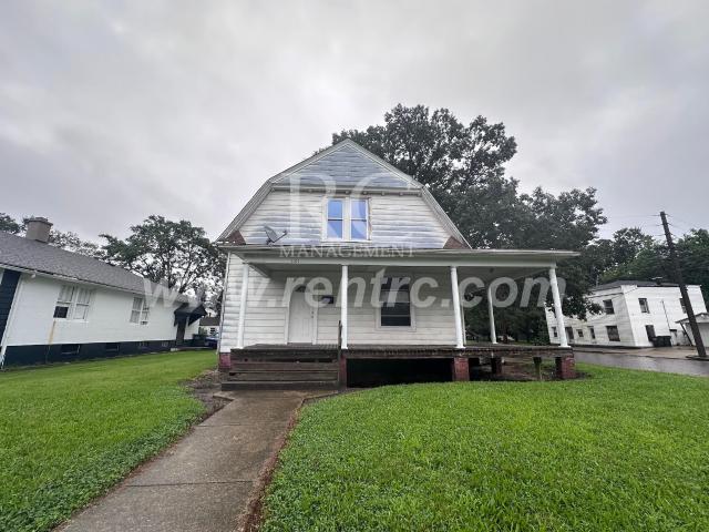 4 BR, 1.5 BA Apartment 1101 Chandler, Danville, IL 61832