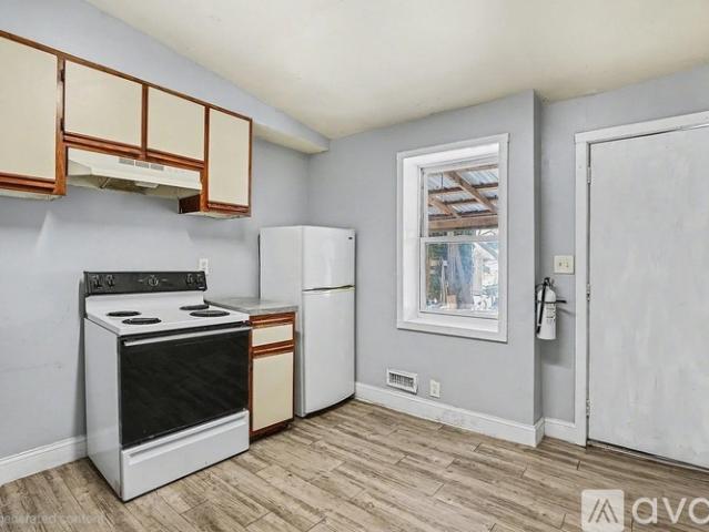 4 BR, 1.5 BA Apartment 126 W Elm St, Norristown, PA 19401