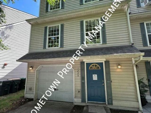 4 BR, 1.5 BA Apartment 1224 Cora St SE, Lacey, WA 98503