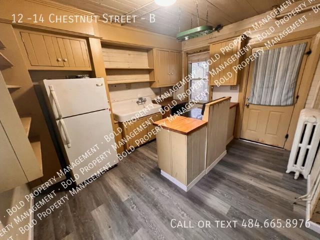 4 BR, 1.5 BA Apartment 12 14 Chestnut Street, Cressona, PA 17929