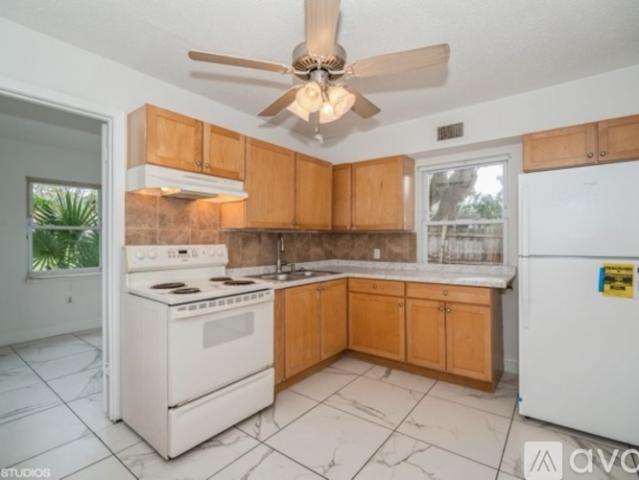 4 BR, 1.5 BA Apartment 2154 Henry St NE, Palm Bay, FL 32905