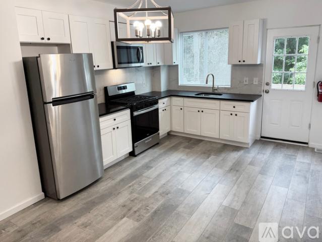 4 BR, 1.5 BA Apartment 210 Washington Street, Phillipsburg, NJ 08865