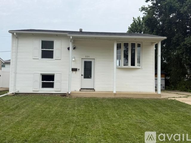 4 BR, 1.5 BA Apartment 220 Healy Avenue, Romeoville, IL 60446