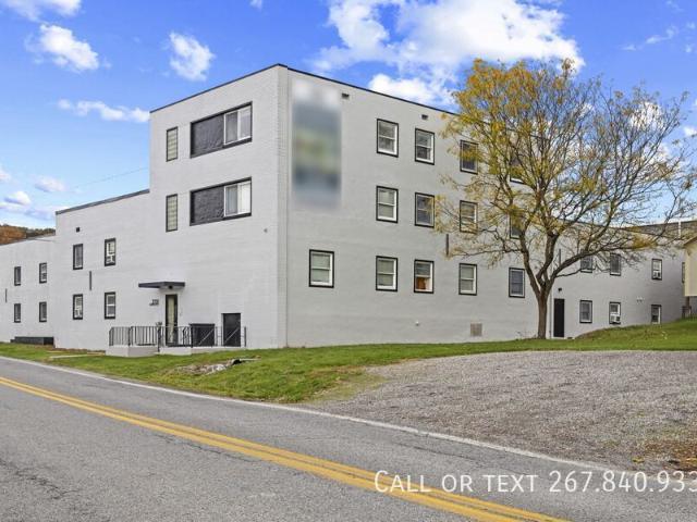4 BR, 1.5 BA Apartment 2708 Wehnwood Road, Altoona, PA 16601