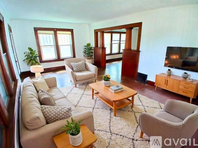 4 BR, 1.5 BA Apartment 2715 S Walnut St, Muncie, IN 47302