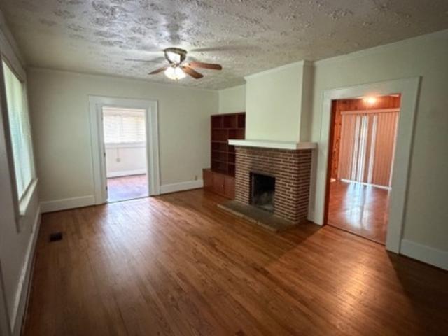 4 BR, 1.5 BA Apartment 3160 Lake Ave, Hapeville, GA 30354