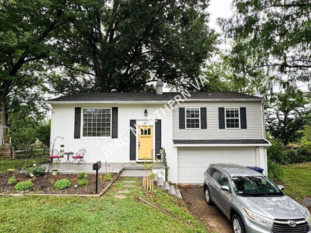 4 BR, 1.5 BA Apartment 311 Prospect Dr SW, Leesburg, VA 20175