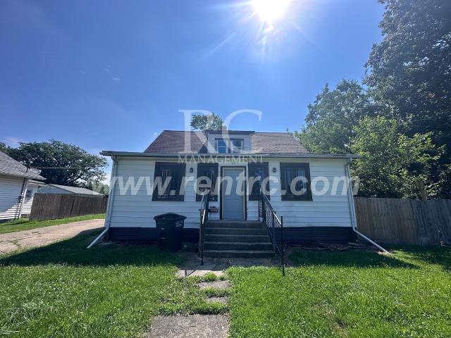 4 BR, 1.5 BA Apartment 33 Bismark, Danville, IL 61832