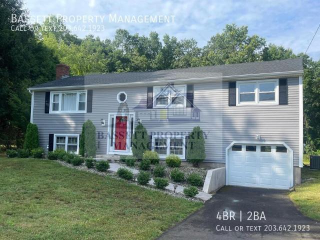 4 BR, 1.5 BA Apartment 45 Carriage Dr, North Haven, CT 06473
