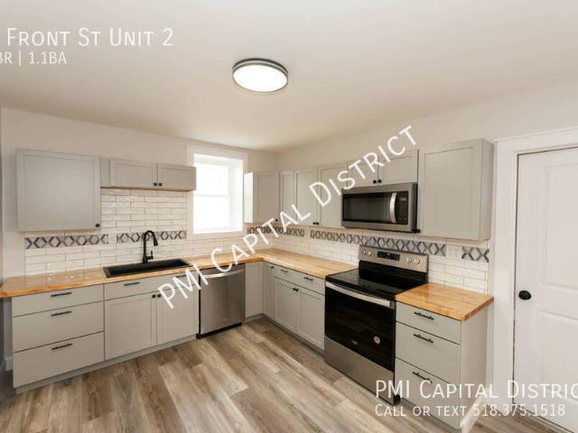 4 BR, 1.5 BA Apartment 4 Front St Unit 2, Cohoes, NY 12047