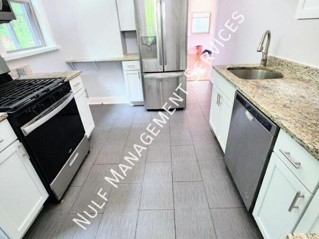 4 BR, 1.5 BA Apartment 5396 Stanton Avenue, Pittsburgh, PA 15201