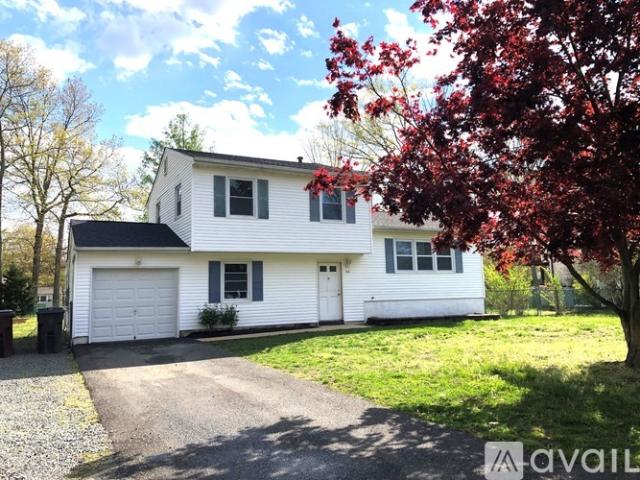 4 BR, 1.5 BA Apartment 54 Woodland Rd, Berkeley Township, NJ 08721