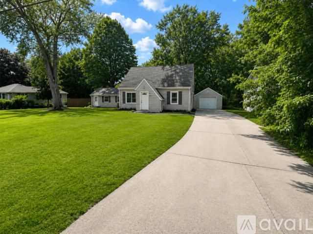 4 BR, 1.5 BA Apartment 6014 Piper Ave, Lansing, MI 48911