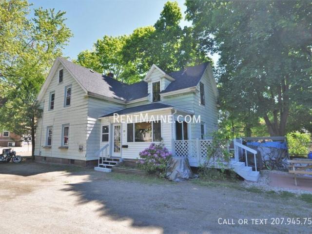 4 BR, 1.5 BA Apartment 8 Chambers St Brewer, ME 04412