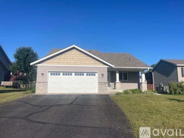4 BR, 1.8 BA Apartment 217 18th Ave SE, Saint Joseph, MN 56374