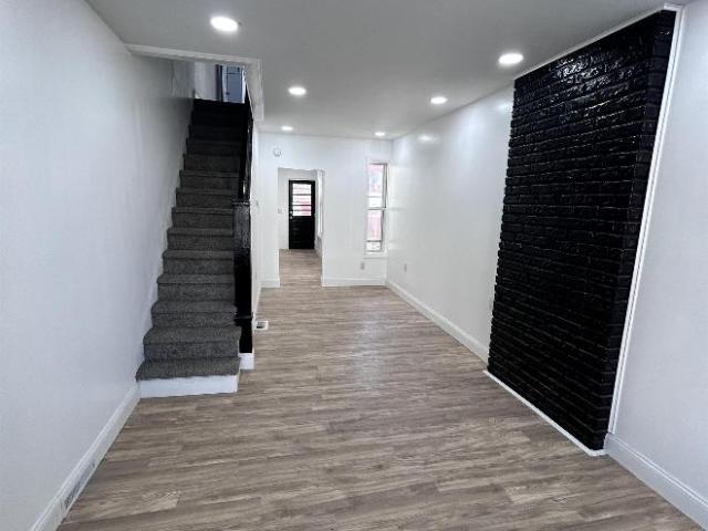 4 Br, 1 bath, Townhouse/Brownstone/RowHouse 1332 Green Street