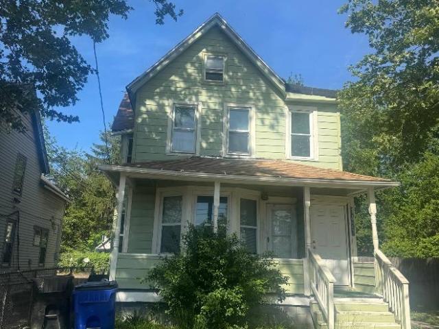 4 Br, 1 bath, Townhouse/Brownstone/RowHouse 1427 E 51st St