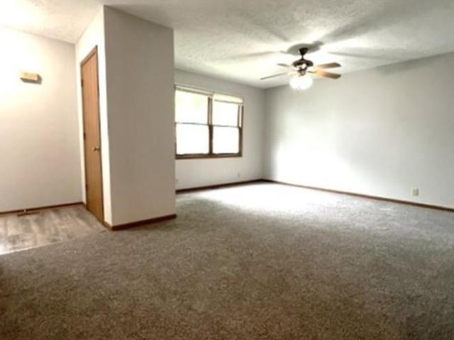 4 Br, 1 bath, Townhouse/Brownstone/RowHouse 142 East Lincoln Highway