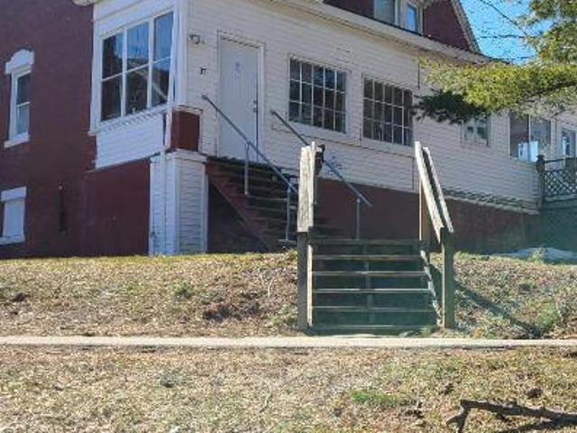 4 Br, 1 bath, Townhouse/Brownstone/RowHouse 37 Erchles Street