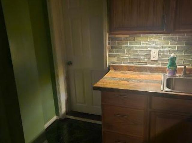 4 Br, 1 bath, Townhouse/Brownstone/RowHouse 4221 Leidy Ave