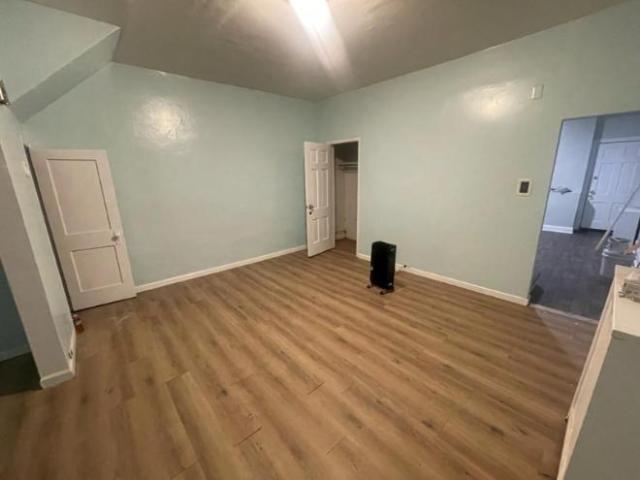 4 Br, 1 bath, Townhouse/Brownstone/RowHouse 5354 Webster Street