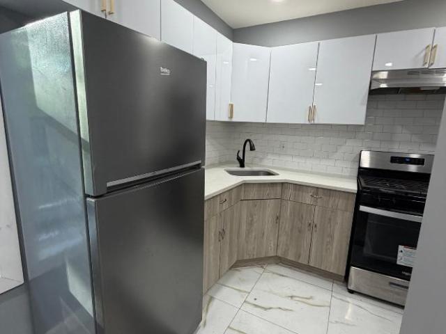 4 Br, 1 bath, Townhouse/Brownstone/RowHouse 67 9th Ave