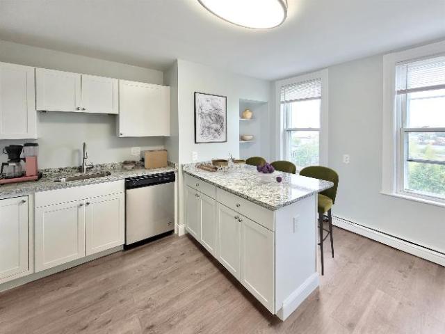 4 Br, 1 bath, Apartment 114 Falcon Street