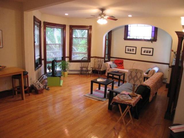 4 Br, 1 bath, Apartment 118 Chestnut Avenue