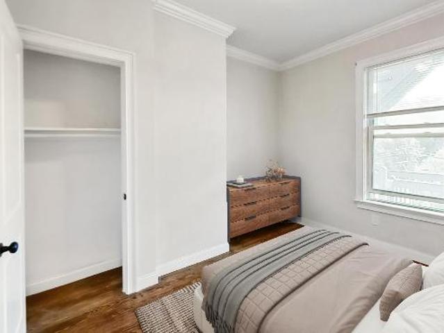 4 Br, 1 bath, Apartment 19 Perrin Street