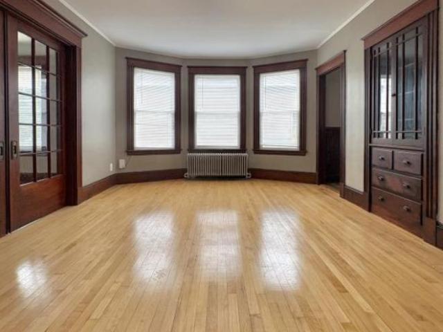 4 Br, 1 bath, Apartment 203 Pine St