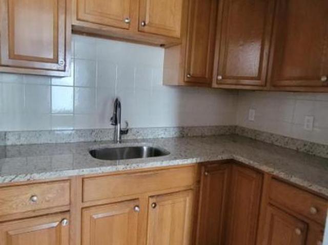 4 Br, 1 bath, Apartment 270 Mulberry St
