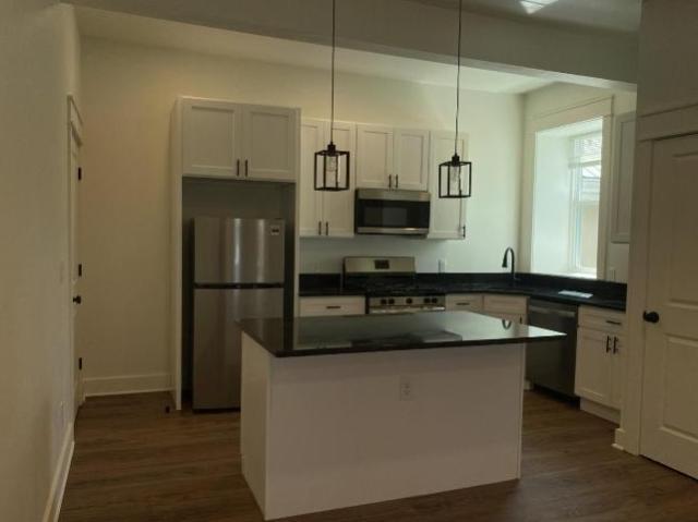 4 Br, 1 bath, Apartment 27 West Ferdinand Street
