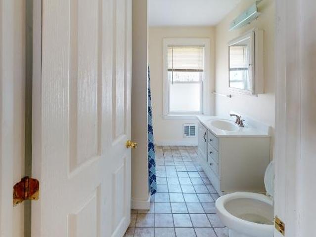 4 Br, 1 bath, Apartment 47 Fairbanks Street