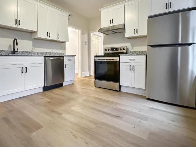 4 Br, 1 bath, Apartment 55 Hollander Street