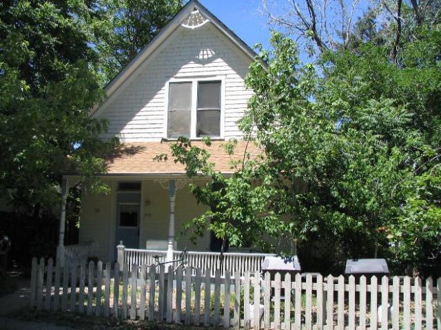 4 Br, 1 bath, Apartment 619 Marine St
