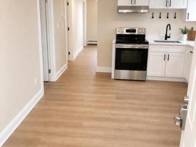 4 Br, 1 bath, Apartment 748 Atwells Avenue