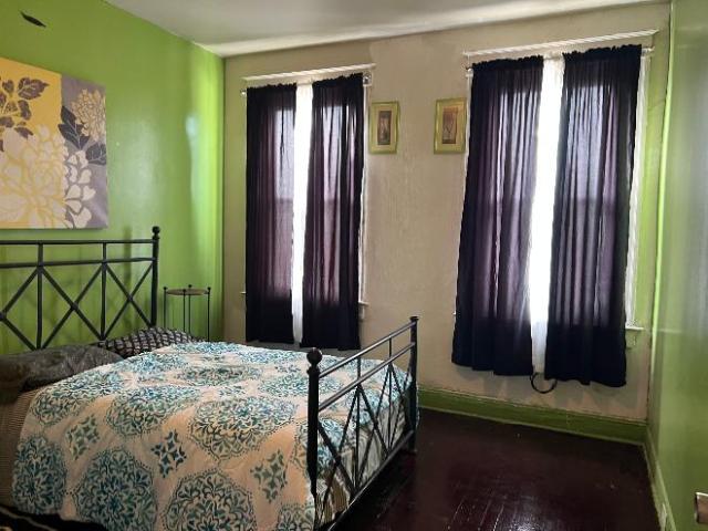 4 Br, 1 bath, Condo 400 Block Normandy Ave