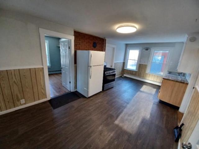 4 Br, 1 bath, Condo 440 Lincoln St