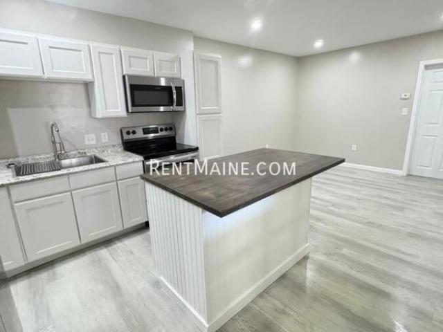 4 Br, 1 bath, Condo 46 Bradbury St