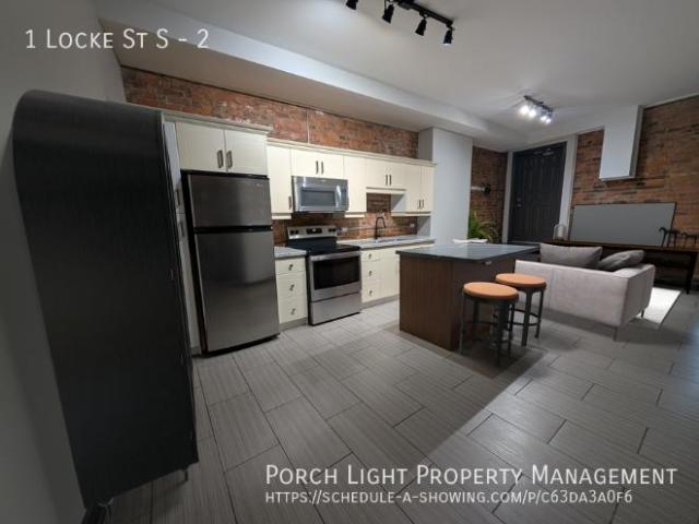 4 Br, 1 bath, Condo 473 King Street West
