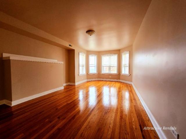 4 Br, 1 bath, Condo 4828 W Adams St