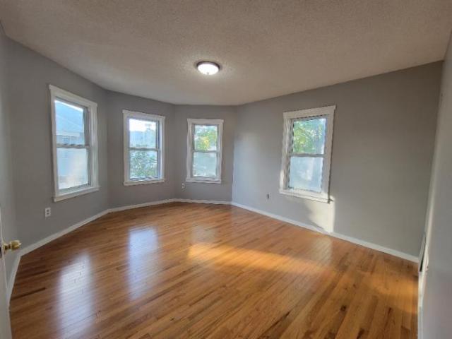 4 Br, 1 bath, Condo 4 Hacker Street