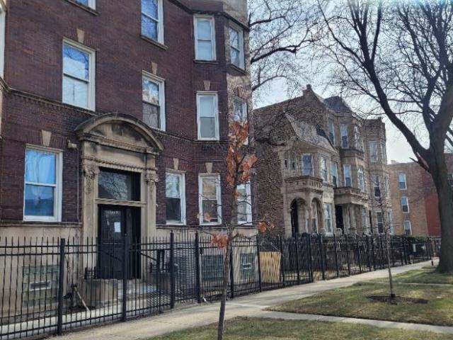 4 Br, 1 bath, Condo 5213 S Indiana Ave