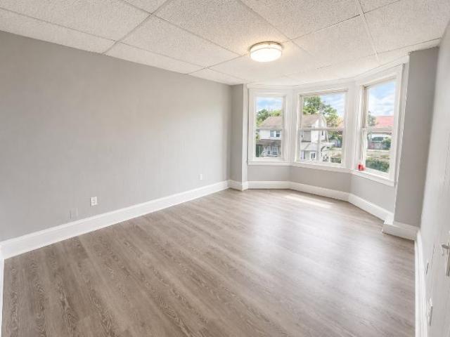 4 Br, 1 bath, Condo 70 Eaton Pl